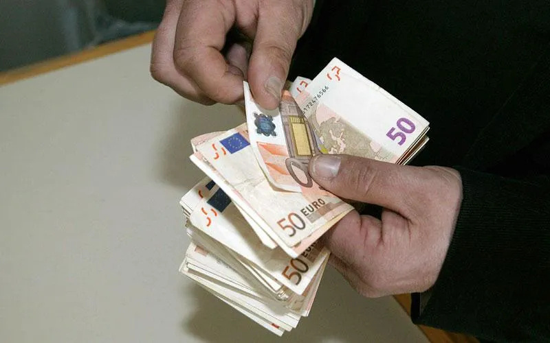 Επίδομα 250 ευρώ: Έρχεται νωρίτερα – Πότε πληρώνονται οι 1,4 εκατ ...